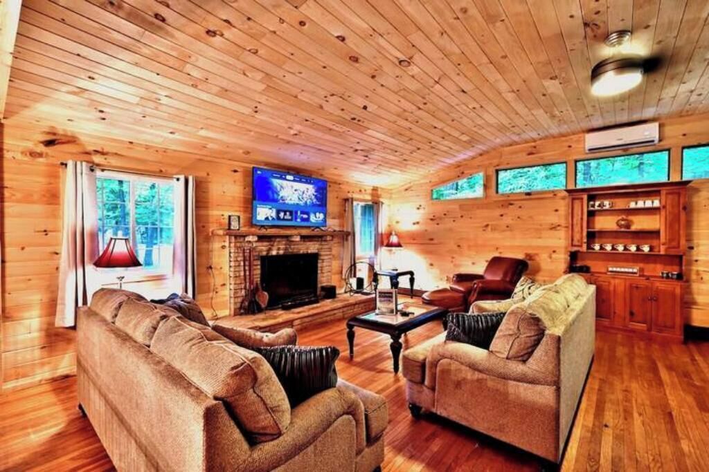 5br, Speakeasy, Fire Pit, Pool Table, Hotttub - Arrowhead Lake, PA