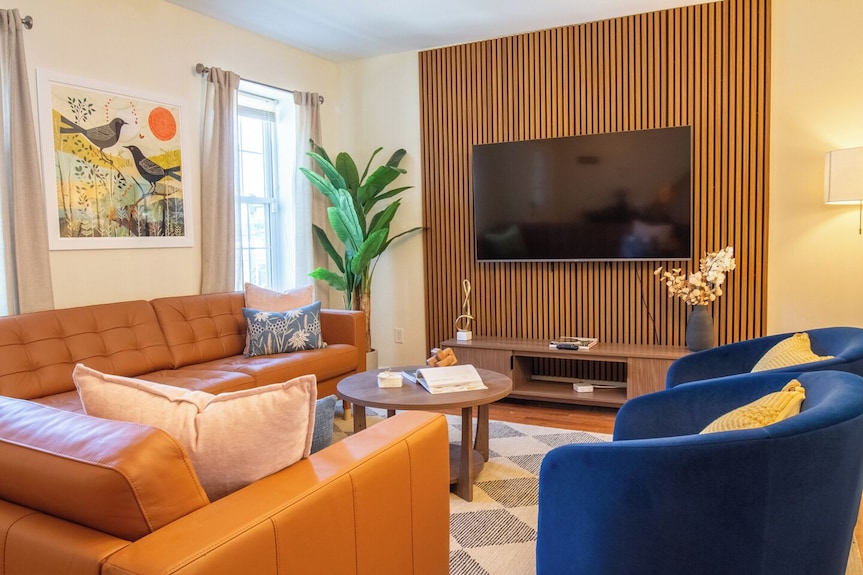 Spacious 4-bedroom House With Plenty Of Amenities In Downtown Albany - Albany, NY