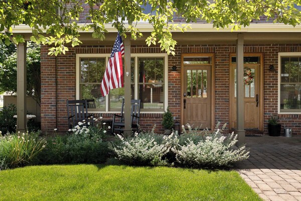 Cascade Cottage Stay For 6 - Sisters, OR