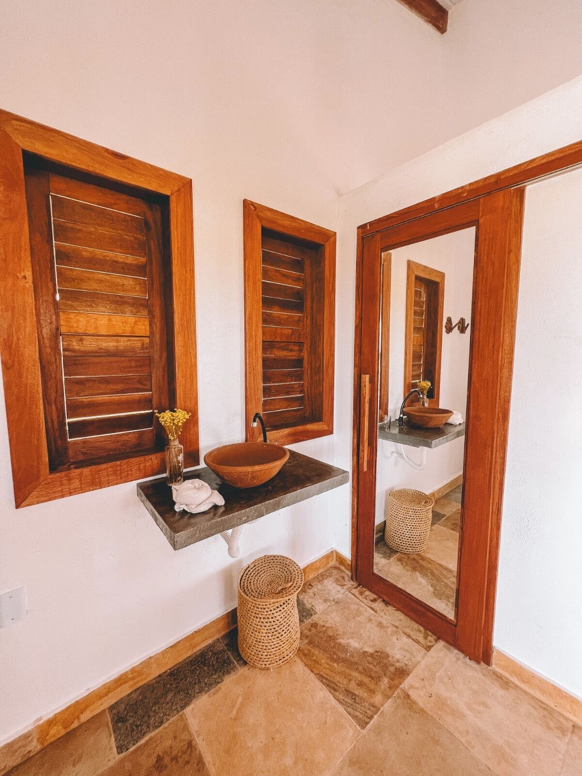 Quarto casal superluxo, 1 cama Queen | Banheiro | Produtos de toalete grátis, toalhas de banho, sabonete, shampoo