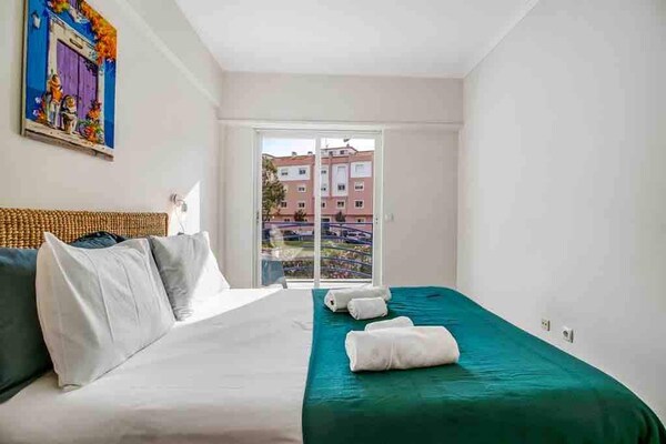 Bright Flat By Carcavelos Beach With Fast Wi-fi - Oeiras
