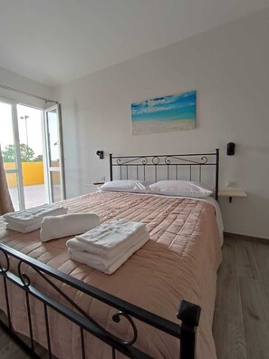 Quarto casal família, vista para o jardim | Escrivaninha, cortinas blackout, quartos à prova de som