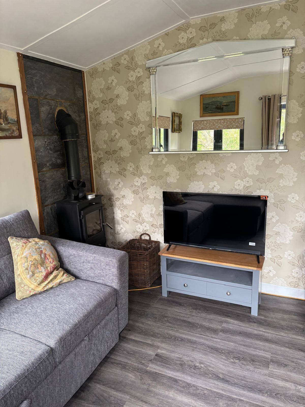 Froggy Bottom Cabin Retreat - Machynlleth