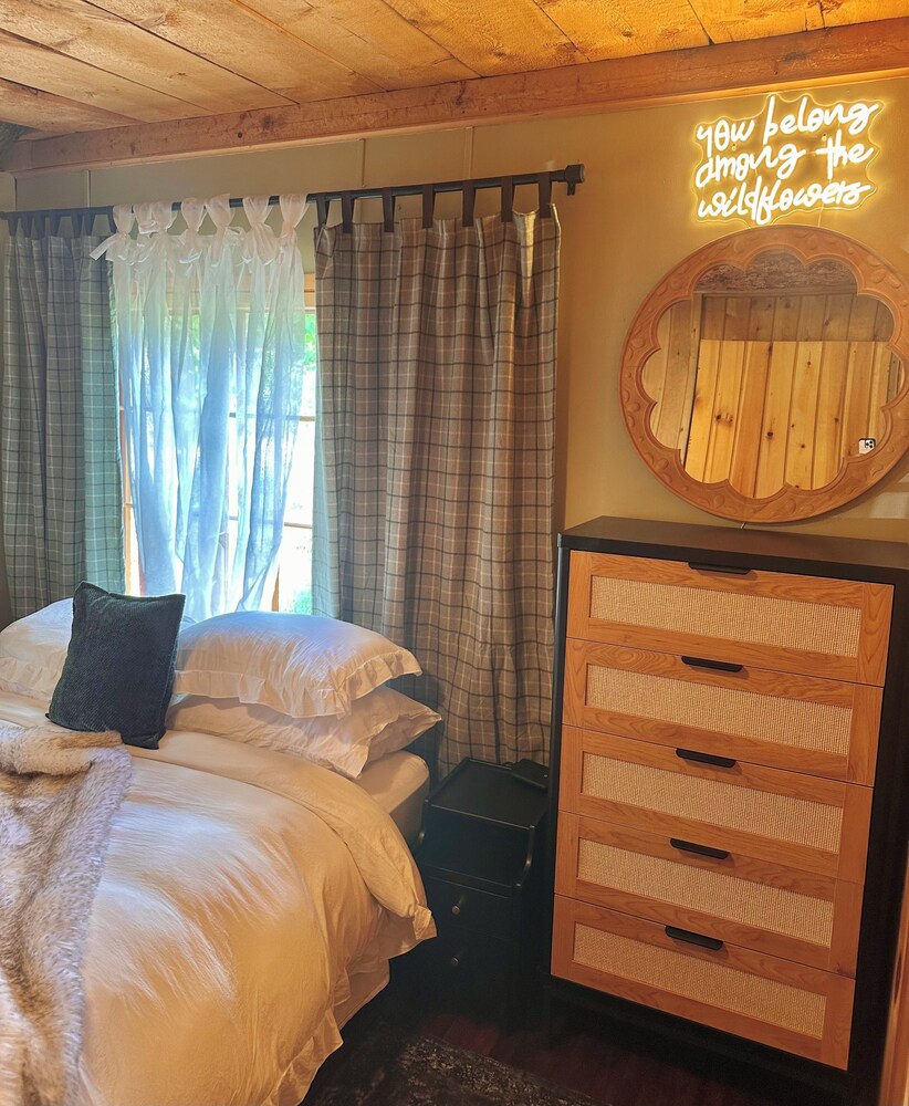 Rustic Log Cabin near National Park with Hot Tub & Mountain Views ...