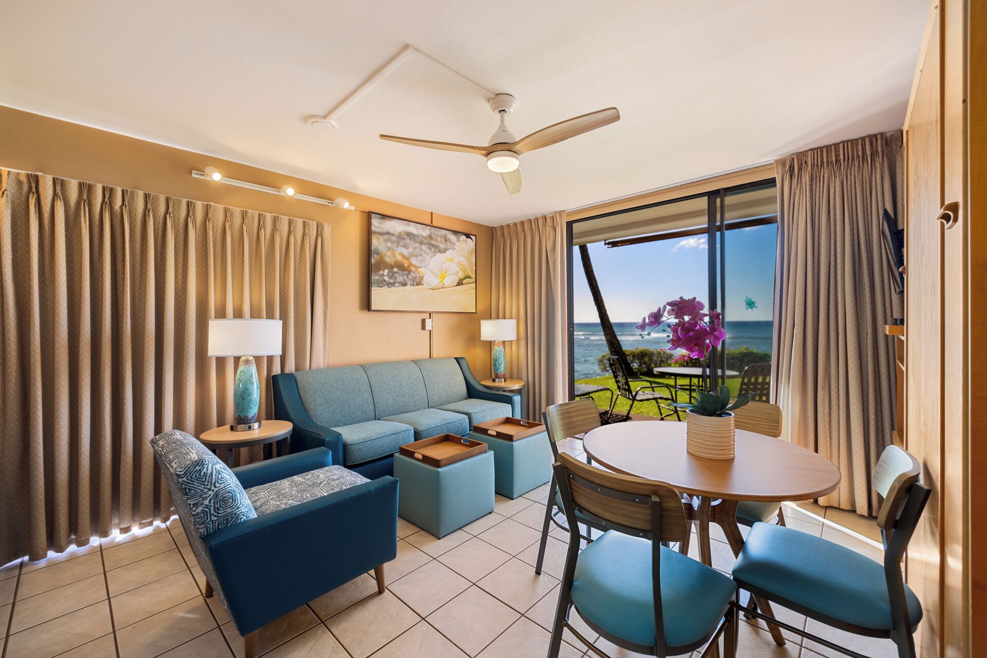 Apartamento Clássico em Condomínio Fechado, 1 quarto, lanai (alpendre havaiano), vista para o oceano | Sala de estar