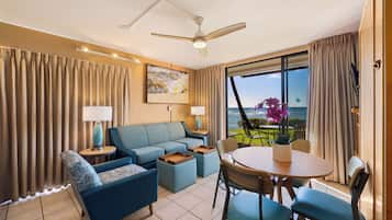 Apartamento Clássico em Condomínio Fechado, 1 quarto, lanai (alpendre havaiano), vista para o oceano | Sala de estar