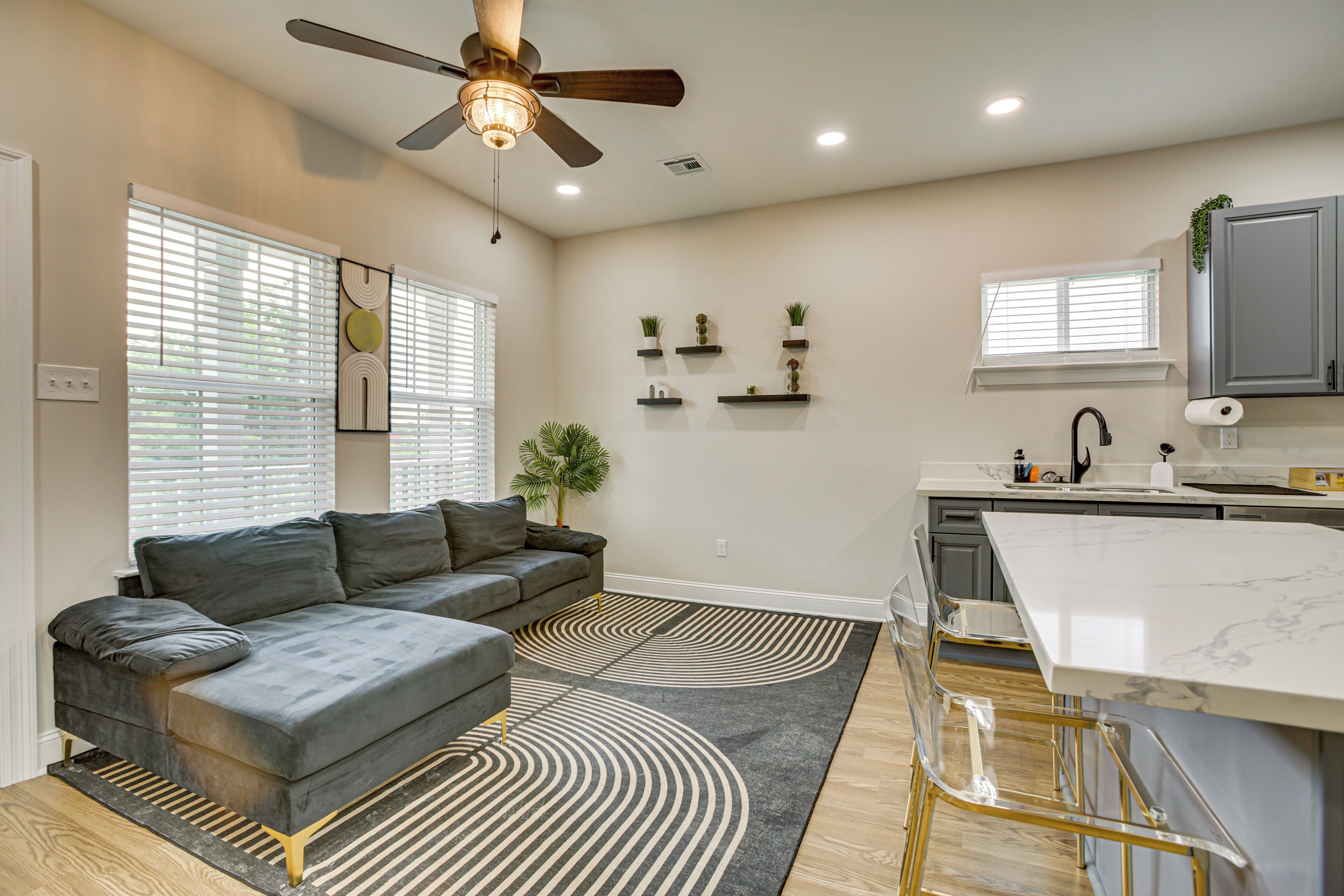Stylish Nola Stay Near French Quarter W/ Balcony - Kenner, LA