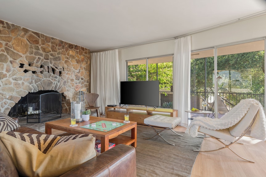 Malibu Hills Home W/ Balcony & Mountain Views | Cielo Curve By Avantstay - Malibu