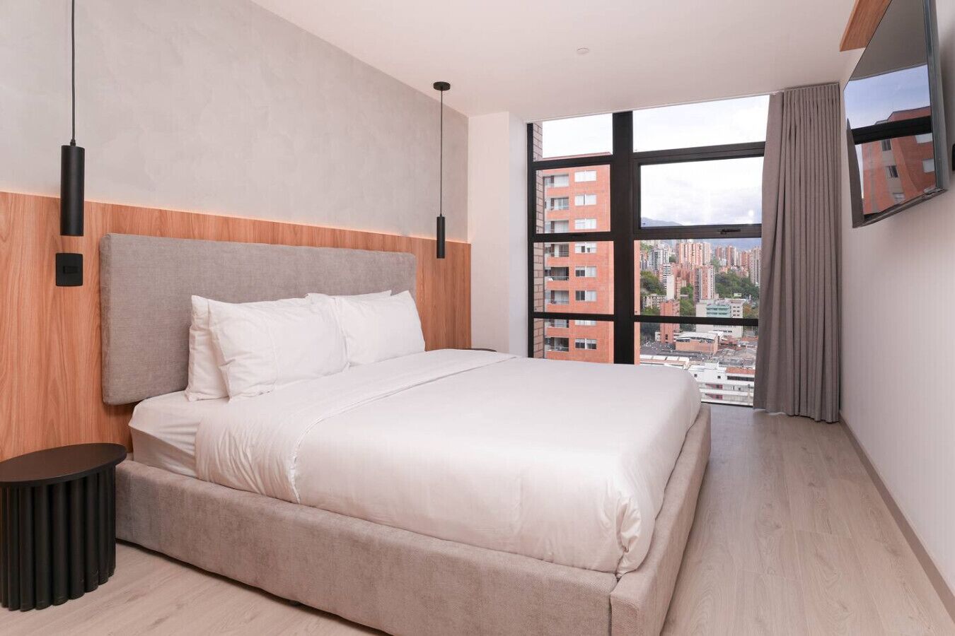 Minimalist 3br W/ Cowork & Jacuzzi El Poblado Gem - Medellín