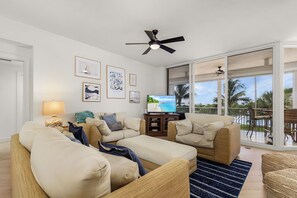 Apartamento em Condomínio Fechado, 3 quartos | Sala de estar | Smart TV