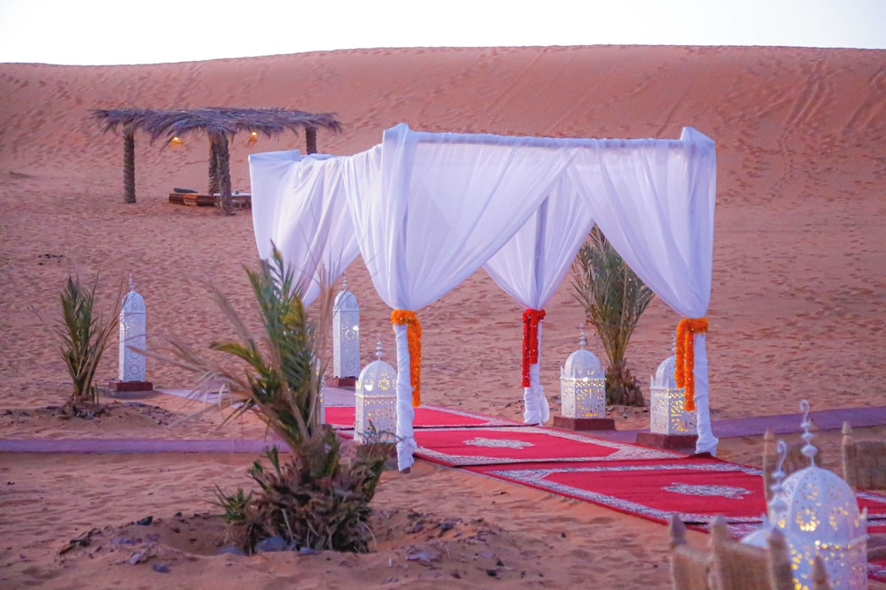 Sahara Dunes Luxury Camp - モロッコ