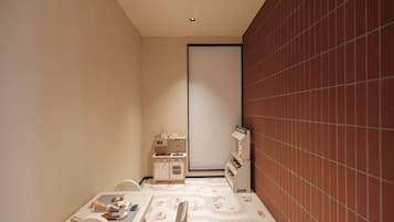 Quarto Quádruplo Familiar, várias camas, não fumadores, aceitam-se animais de estimação | Sala de estar