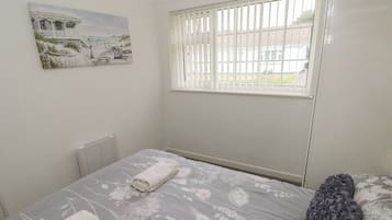 2 quartos, com decoração personalizada, com mobília individualizada