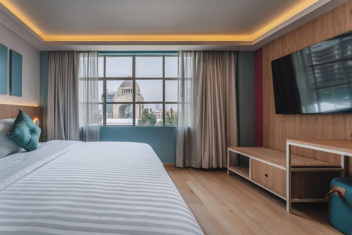 Quarto Deluxe (Street View) | Cofre no quarto, Wi-fi grátis, roupa de cama fornecida
