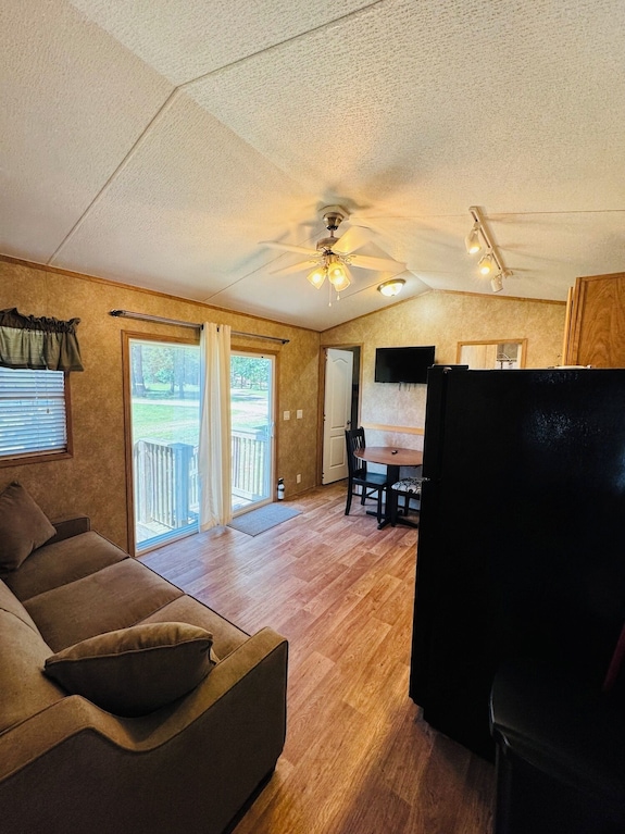 Rental Cabin #305 W/ Queen Bed - Wisconsin Dells, WI