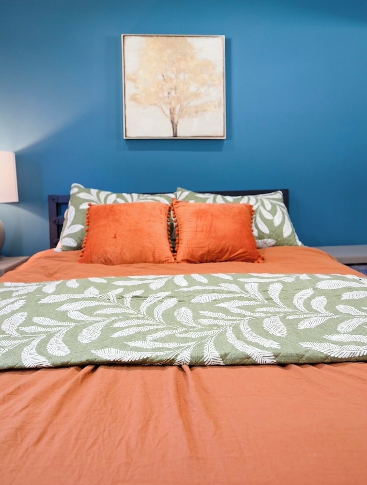 4-bedroom 3 bathroom cozy home in Anaheim - Anaheim | Vrbo