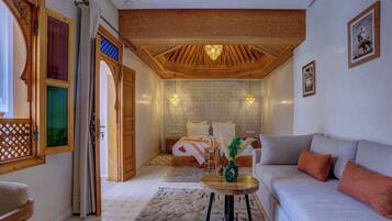 Quarto Triplo Royal, pátio | Cofre no quarto, Wi-fi grátis