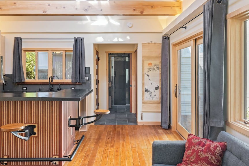 Newly Renno'd Modern Studio In Downtown Corvallis, Walk To Osu! By The Tachibana - Corvallis, OR
