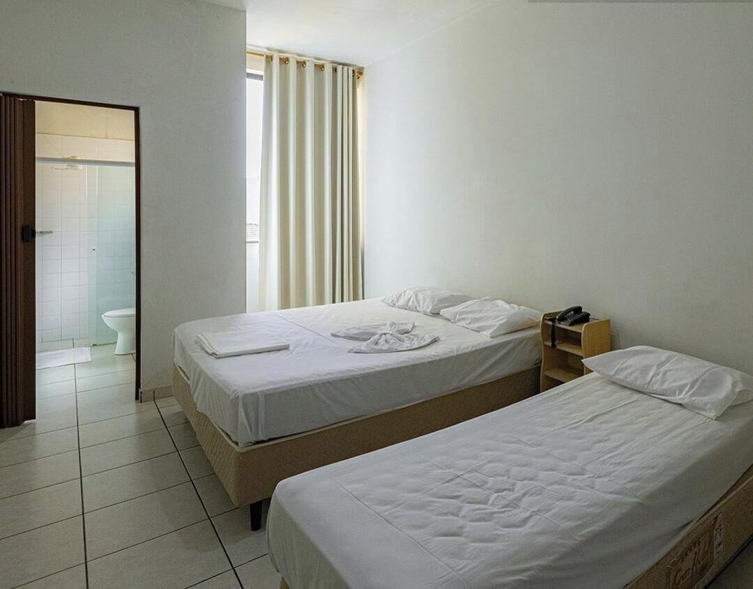 Quarto solteiro econômico, banheiro privativo | Wi-Fi de cortesia, roupa de cama