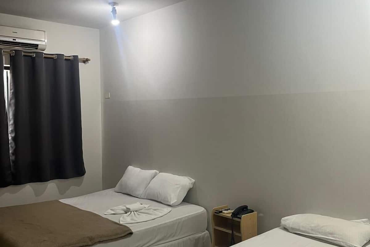 Quarto Duplo Comfort, 1 cama de casal | Wi-fi grátis, roupa de cama fornecida