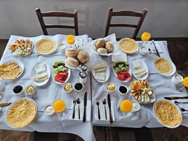 Café da manhã (EUR 6 por pessoa)