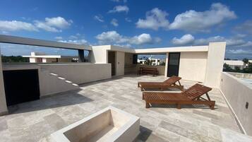 Apartamento, 3 quartos, fumadores, piscina privativa | Terraço/pátio interior