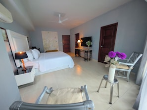 Apartamento Comfort | Cofre no quarto, cortinas/cortinados opacos, Wi-fi grátis