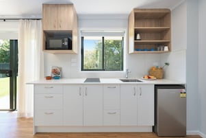 Apartamento Deluxe, 1 quarto | Secretária, secretária adequada para computadores portáteis
