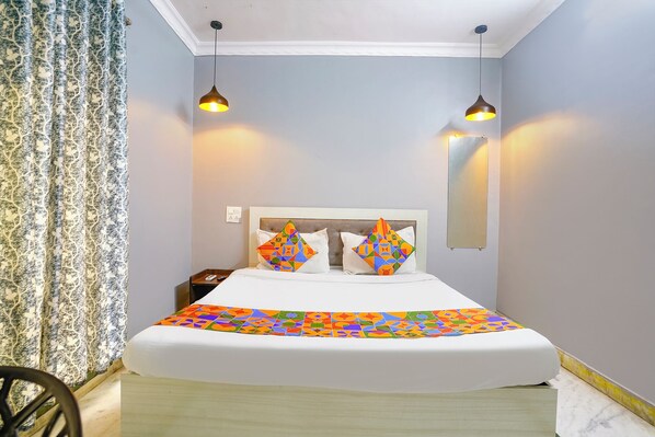 Quarto Deluxe | Lençóis de algodão egípcio, roupa de alta qualidade, cofre no quarto