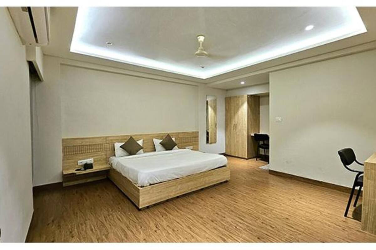 Quarto Deluxe | Lençóis de algodão egípcio, roupa de alta qualidade, cofre no quarto