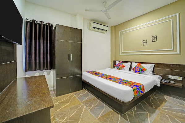 Quarto Deluxe | Lençóis de algodão egípcio, roupa de alta qualidade, cofre no quarto