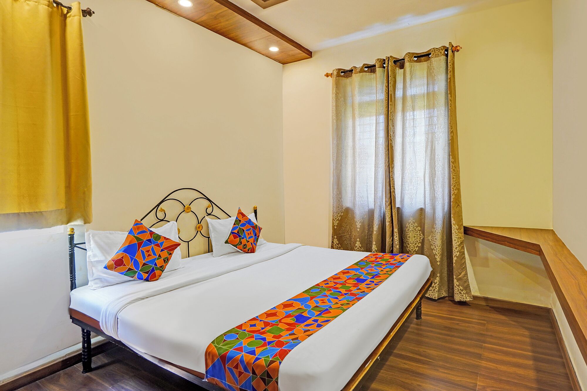 Quarto Deluxe | Lençóis de algodão egípcio, roupa de alta qualidade, cofre no quarto 