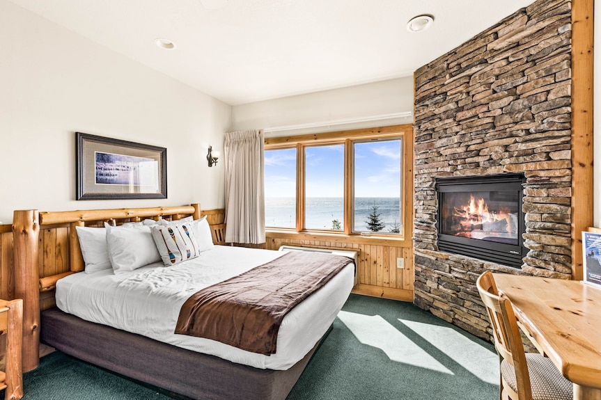 Majestic Lake Views | Studio, 2 Queen | Pools - Minnesota