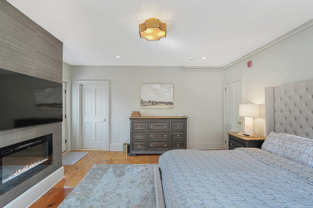 Historical Housatonic Street apartment - Lenox | Vrbo