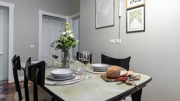 Apartamento (1 Bedroom) | Sala de jantar