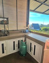 Suite-Estúdio Familiar, não fumadores, vista para a colina | Espaço de cozinha partilhado