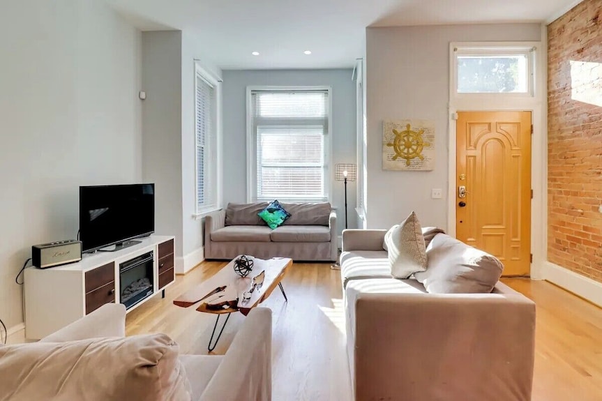 3bd Classic Victorian In Downtown Dc Near Metro And Local Attractions! - Washington, D.C.