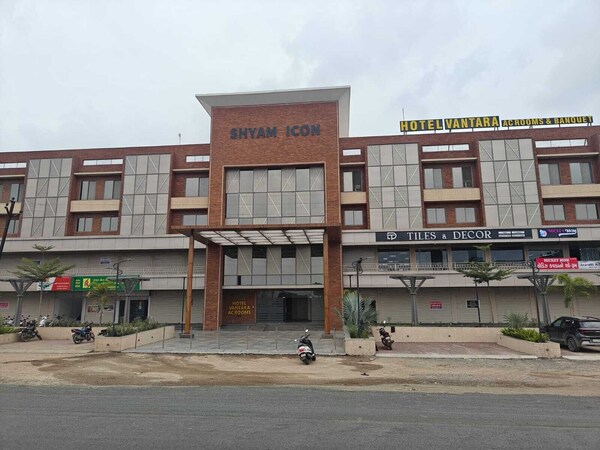Hotel Vantara Residency - Modasa