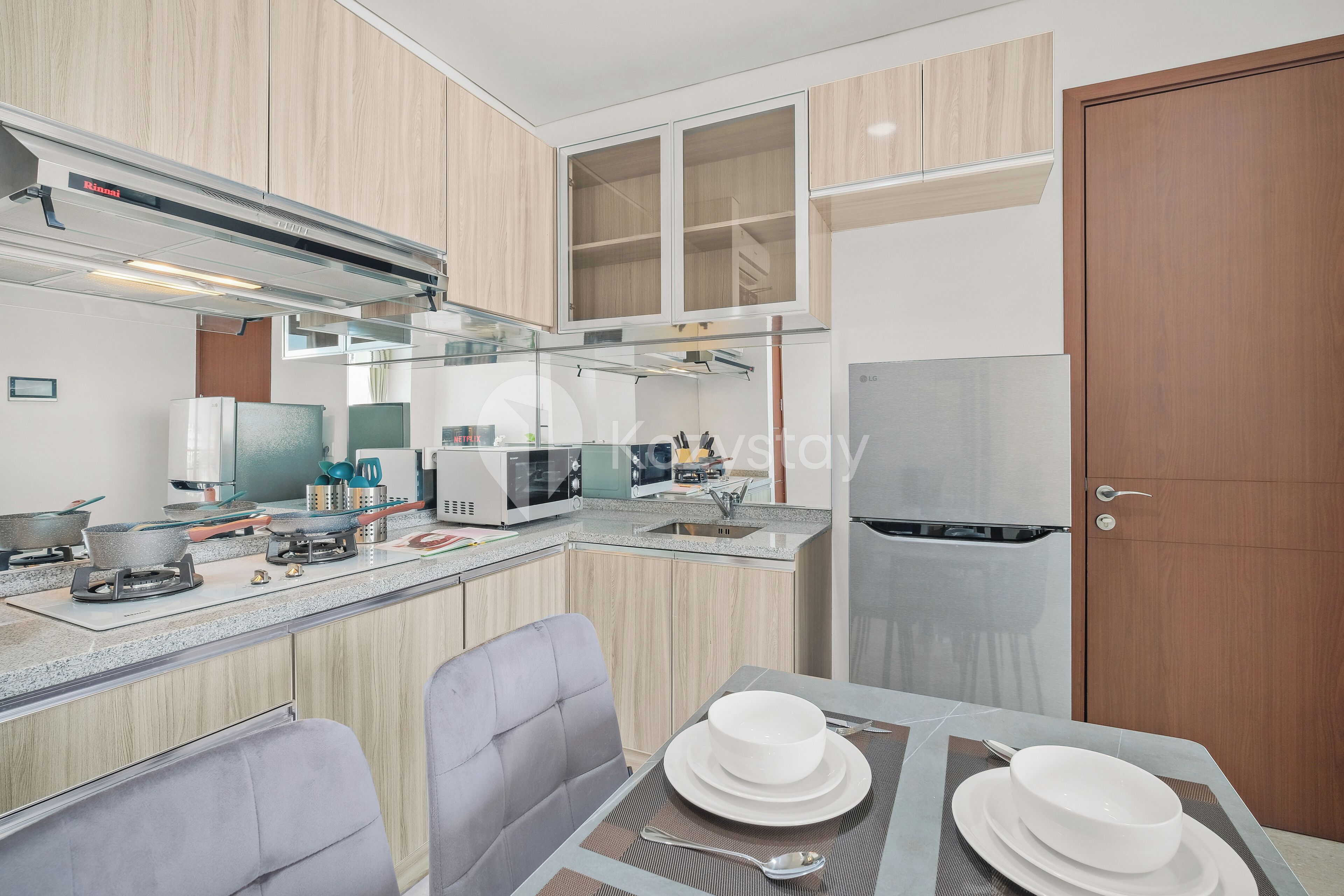 Apartamento, 3 quartos, Vista para a cidade | Cozinha privada | Um frigorífico/congelador grande, um micro-ondas, uma placa de cozinha 