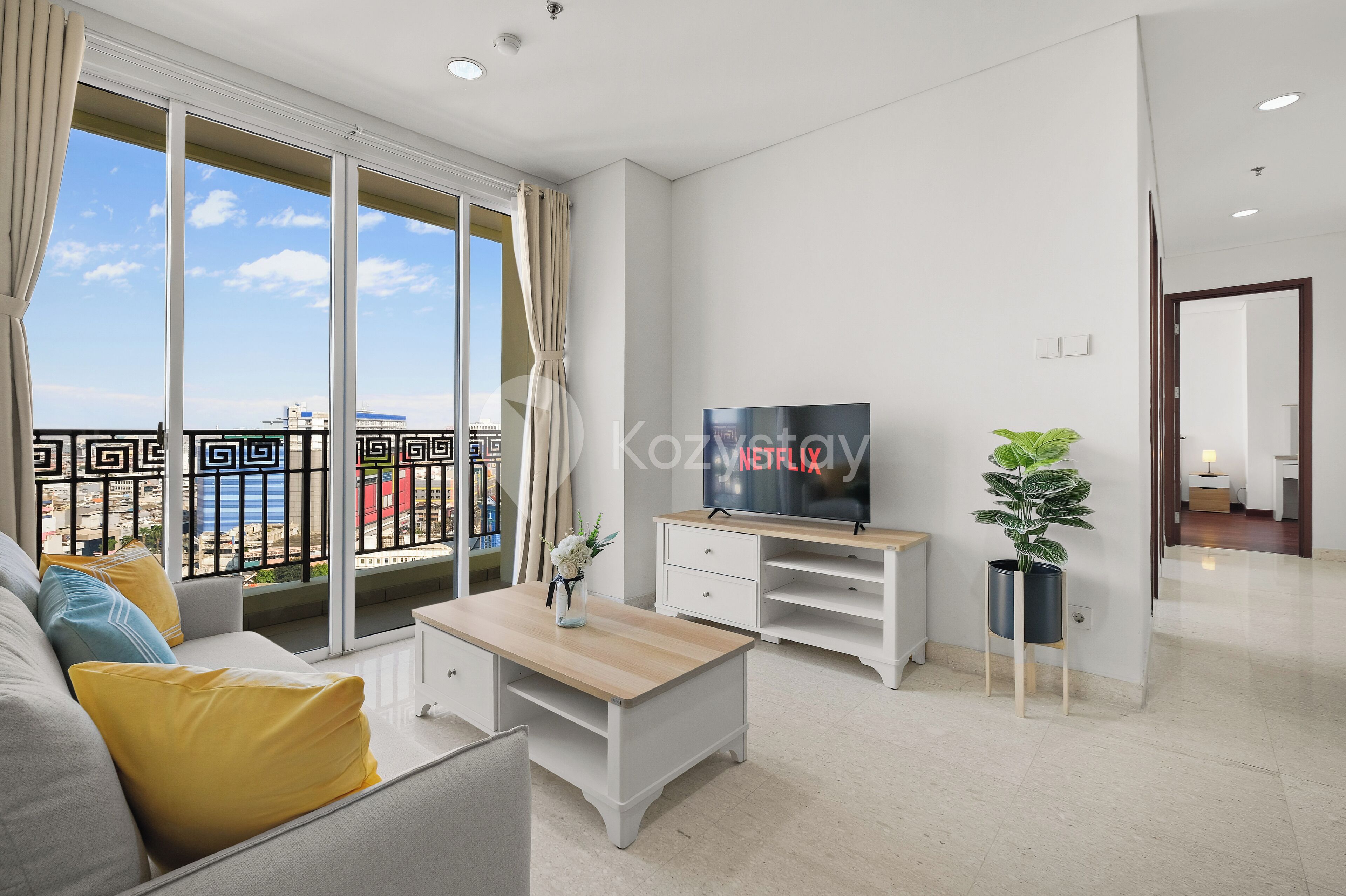 Apartamento, 3 quartos, Vista para a cidade | Sala de estar | Smart TV de 43 polegadas com canais por cabo, Netflix 