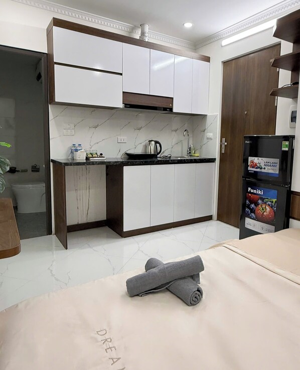 Quarto Superior | Secretária adequada para computadores portáteis 