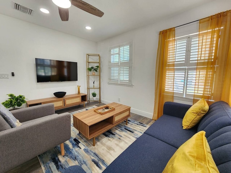 Historical Sodohouse Dt Near Hospitals - Sleeps 11 - Orlando, FL