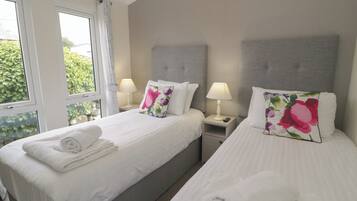 3 quartos, com decoração personalizada, com mobília individualizada