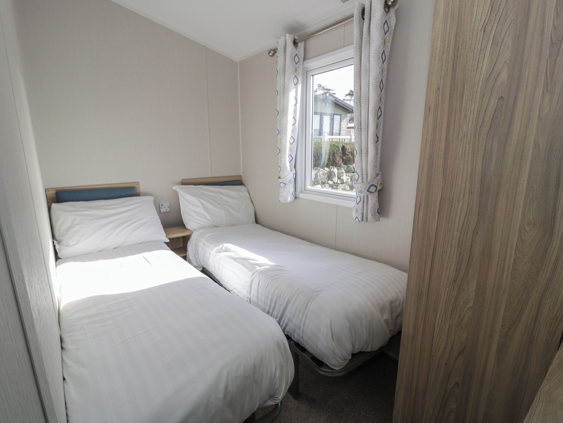 3 quartos, com decoração personalizada, com mobília individualizada 