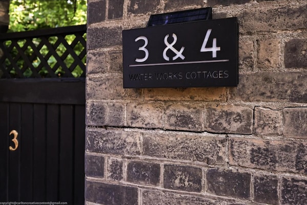 Immaculate 3-bed Cottage In Hampton - London