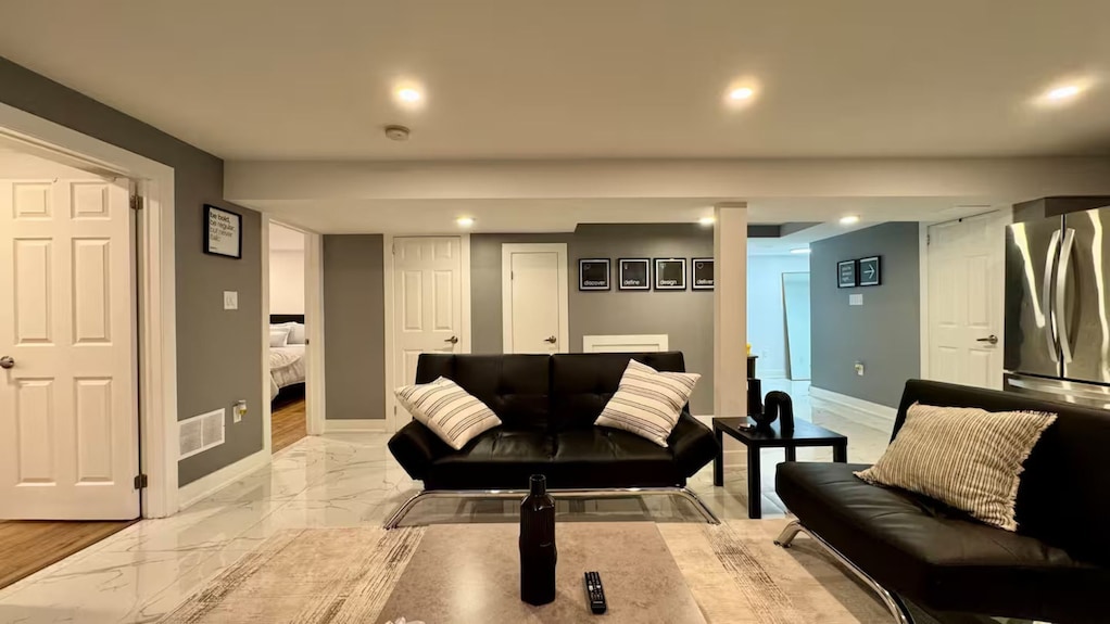 Spacious And Luxurious 2br Suite With Huge Windows - Oakville