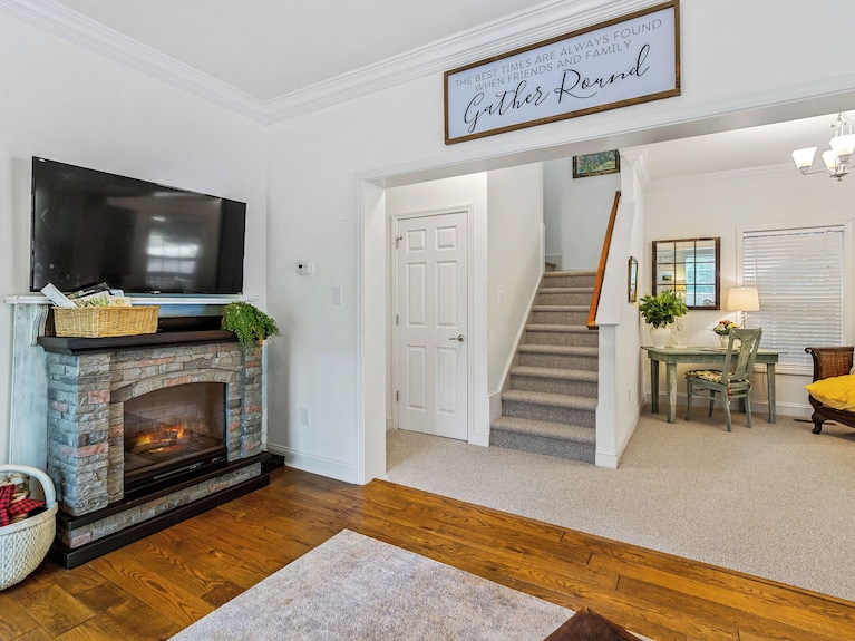 "White Cottage Inn" Charming, Cozy, Convenient! - Asheville, NC