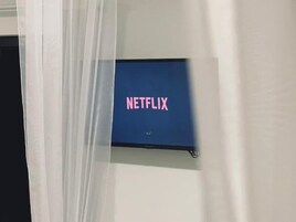 Escrivaninha, espaço de trabalho para notebook, Wi-Fi de cortesia