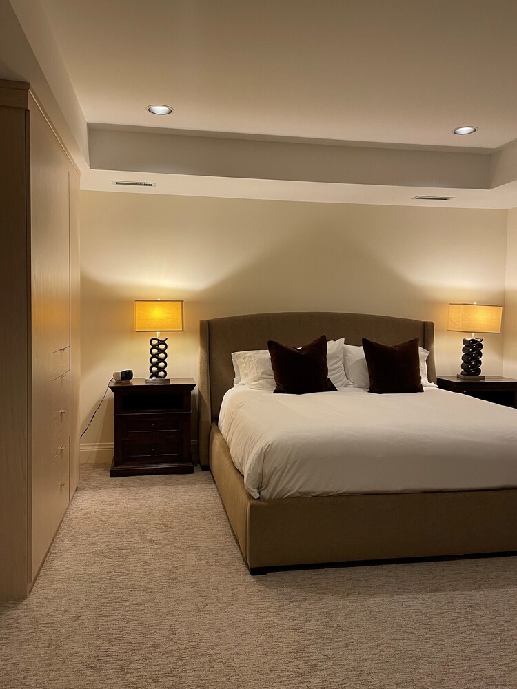 Large 5-bedroom house with AC in Aspen Core, 3 blocks to gondola ...