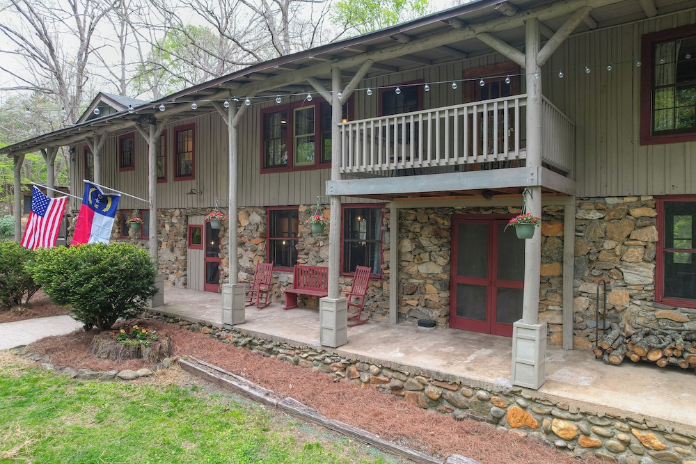 Wildrest Hotel - Maggie Valley, NC